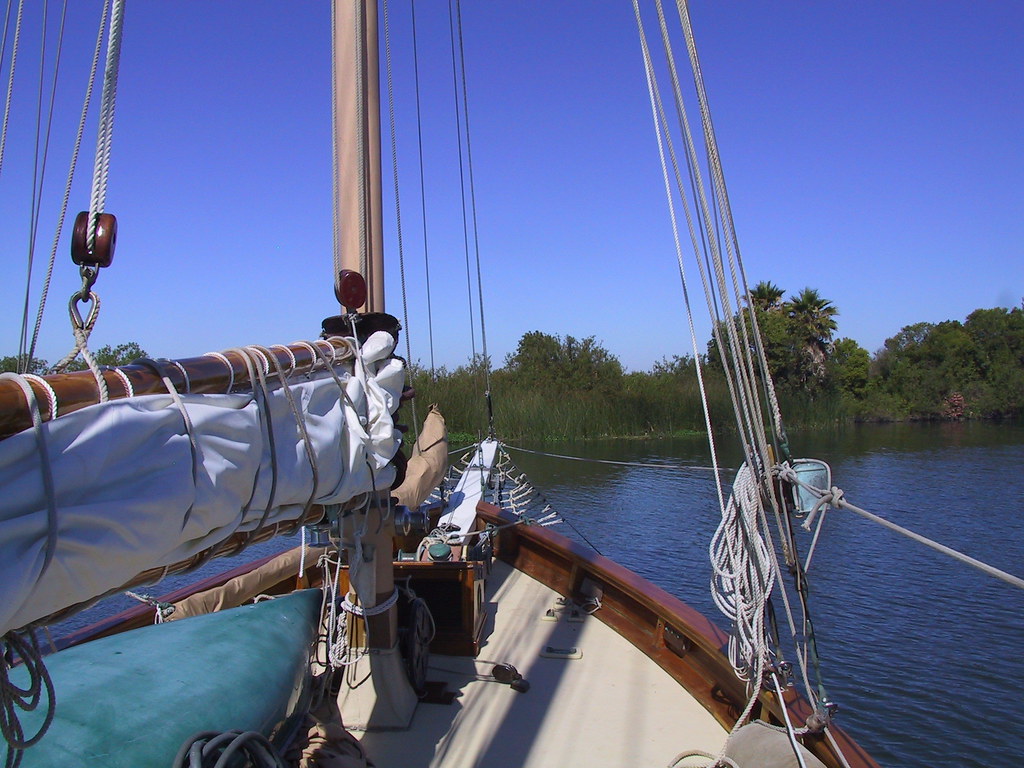 Entertainment - Sailing Mahdee